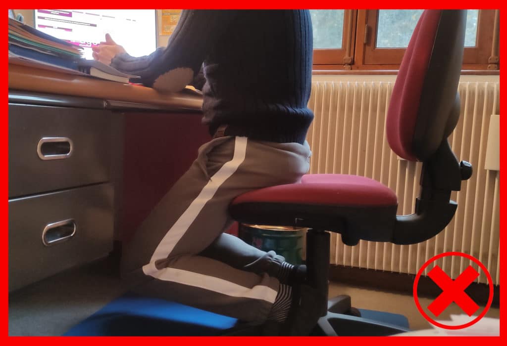 Les sièges assis-genoux permettent la rectification de la posture de ...